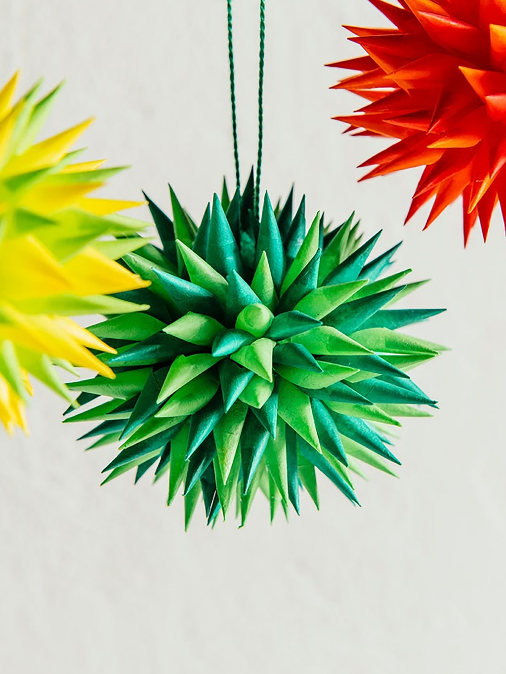 Jezyki Ornament - Green Party – Brooklyn Museum